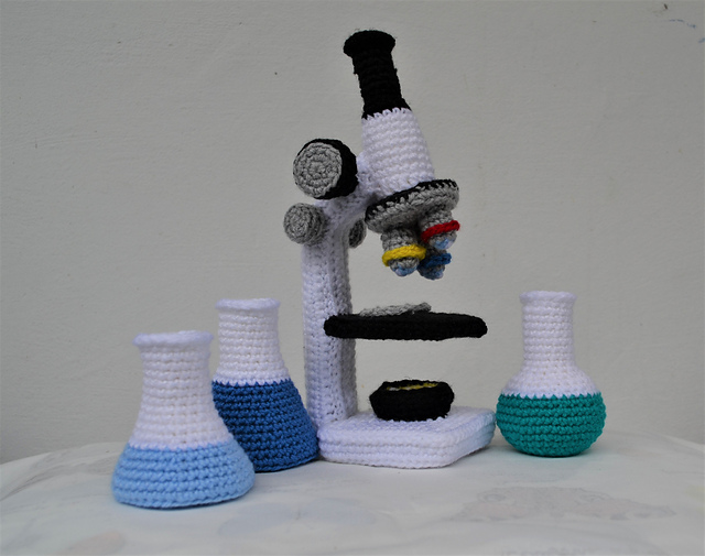 Ravelry: Microscope pattern by Aoife Hardesty