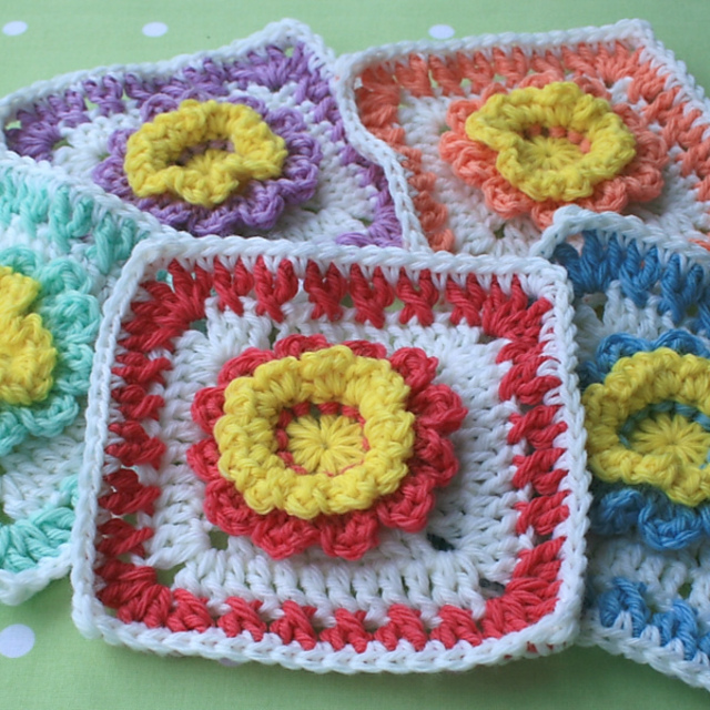 Ravelry: Pretty Flower Square pattern by Leonie Morgan