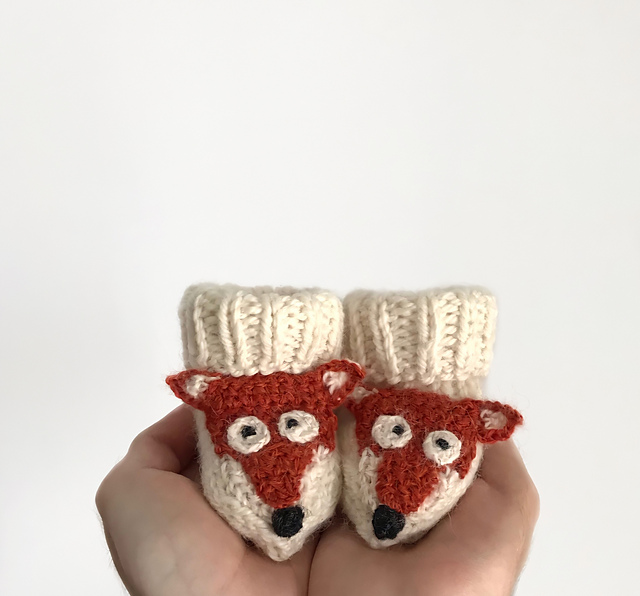 Ravelry: Simple Fox Socks pattern by wooloks