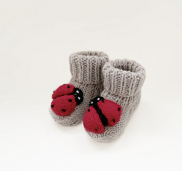 Ravelry: Baby socks with ladybug applique pattern by wooloks