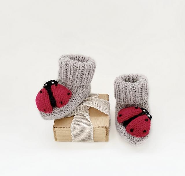 Ravelry: Baby socks with ladybug applique pattern by Wooloks