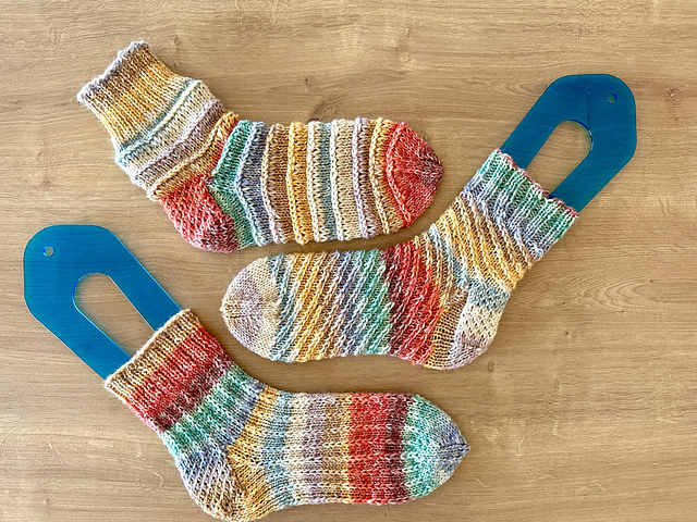 Ravelry: Socks "pimp me up" pattern by Michaela Veith - Woolspiration