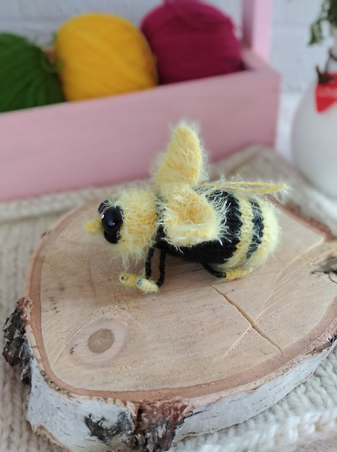 Ravelry: Bee toy pattern by Ola Oslopova