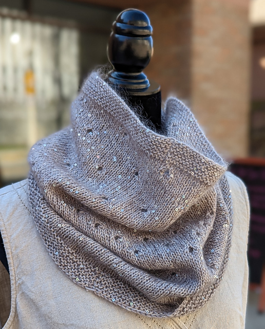 Ravelry: Flurries Cowl pattern by Woven Art