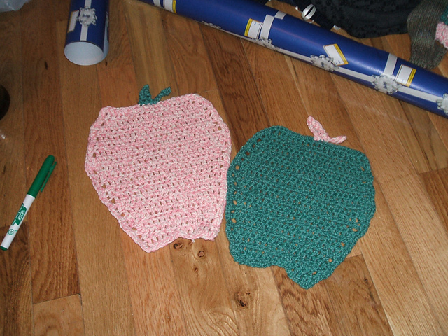 Ravelry: Apple Potholder pattern by Marlo D. Cairns
