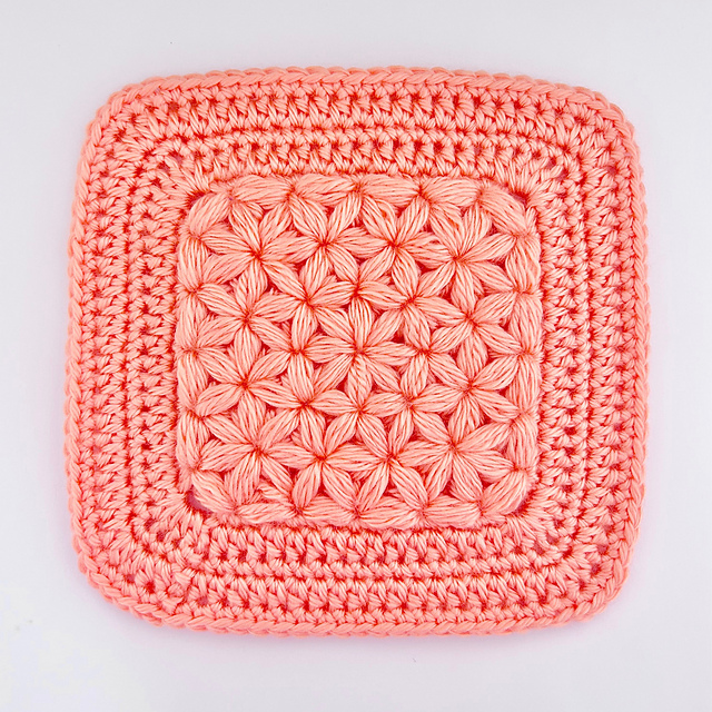 Ravelry: 110 Rounded Corners Square Motif pattern by Yuki Dougherty