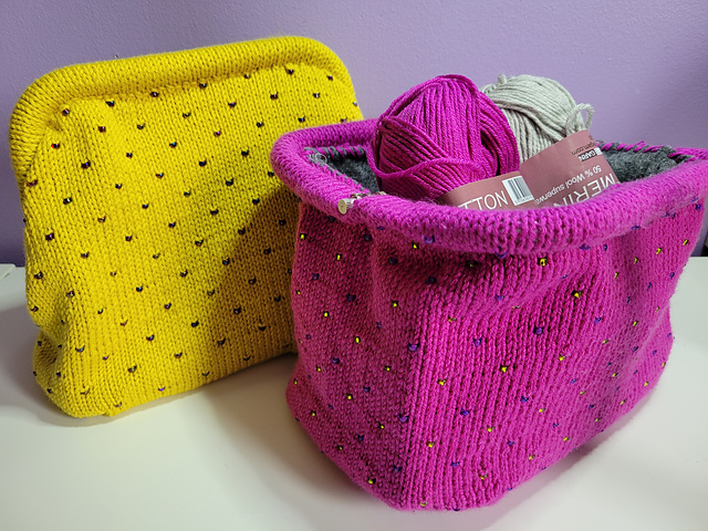 Ravelry: Glamour Clutch pattern by Anniken Allis