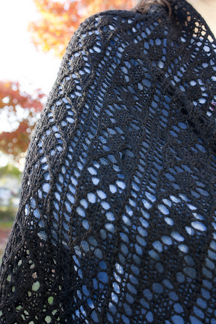 Ravelry: YarnAssassin's Black Tuch