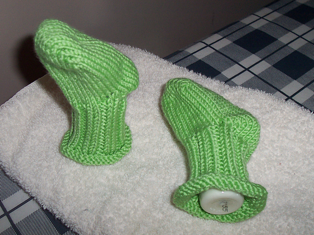 Ravelry: Roll Top baby socks pattern by Kathy Shute
