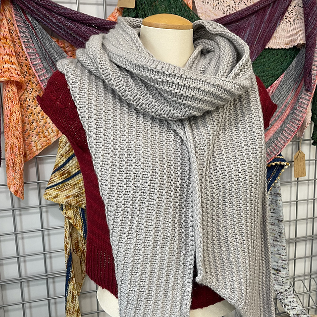 Ravelry: Wrap me up Scarf pattern by Lisa Overby