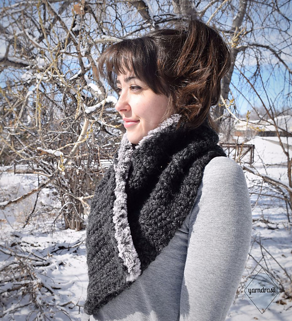 Ravelry: Winter Fell Cowl pattern by Lissy Jenkins