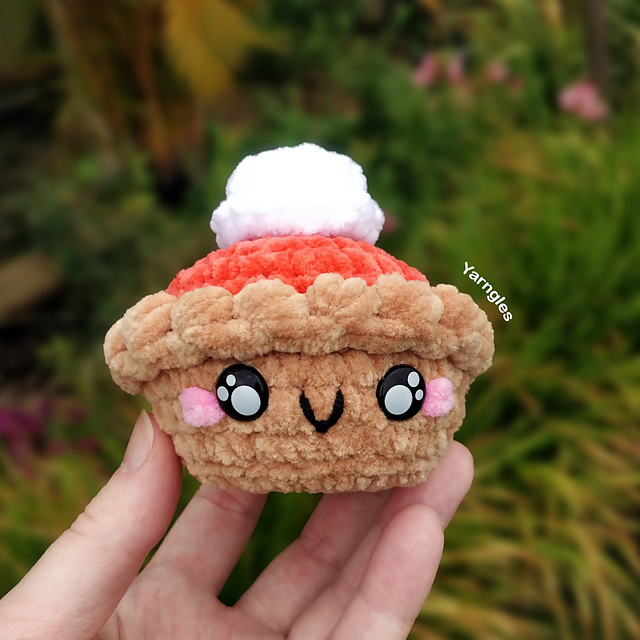 Ravelry: Tiny Pumpkin Pie Pasha pattern by Yuna Fadeeva