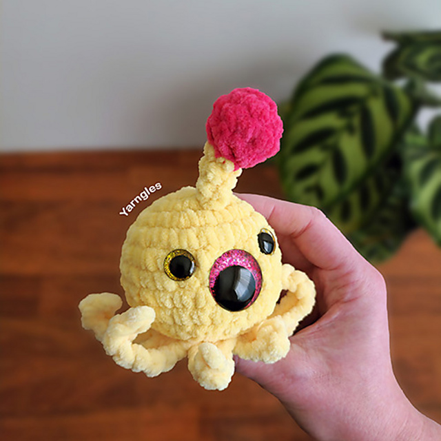 Ravelry: Baby Octo-Alien Zuali pattern by Yuna Fadeeva