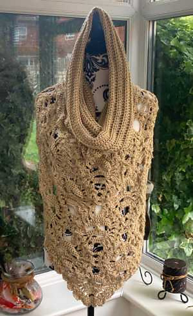 Ravelry: Skull Snood pattern by Jo Miah