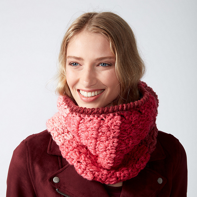 Ravelry: Warm Up Cowl pattern by Yarnspirations Design Studio