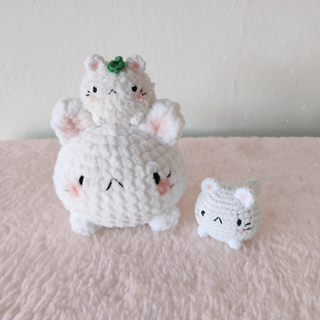 Ravelry: Fluffy mochi kitty pattern by Pei Xing van Dijen