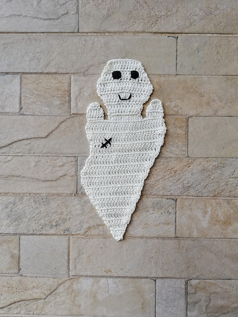 Ravelry: Halloween Ghost applique pattern by yasmen elsayed