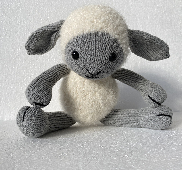 Ravelry: Knitted sheep pattern by Yaya Labs
