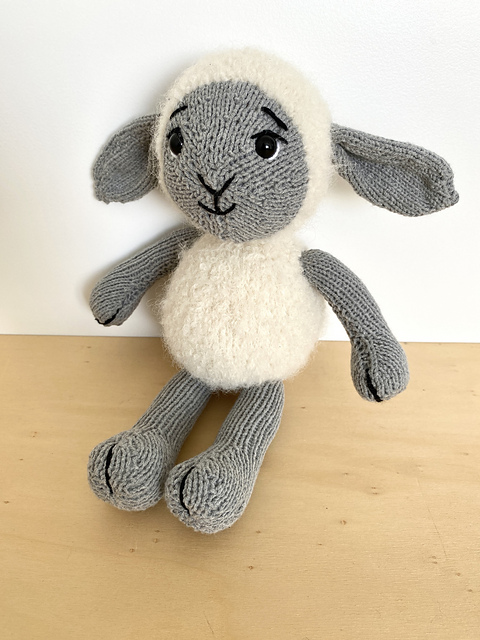 Ravelry: Knitted sheep pattern by Yaya Labs