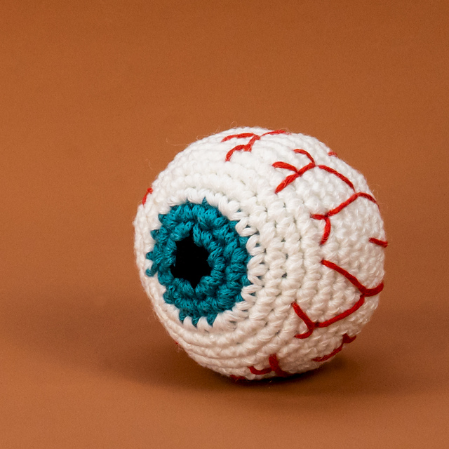 Ravelry: Eyeball Halloween pattern by Daisy Y.