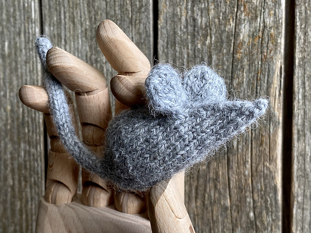 Ravelry: Mouse Cat Toy pattern by My Gorgeous Knits