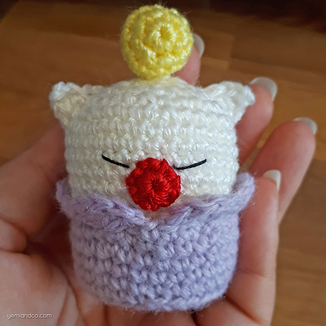 Ravelry: Moogle cupcake pattern by Celine Yemiandco