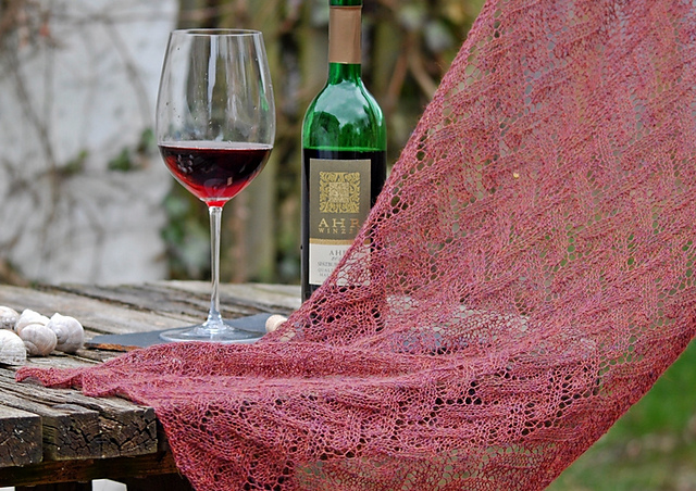 Ravelry: Julie pattern by Yilla's Ravelry Designs - YRD