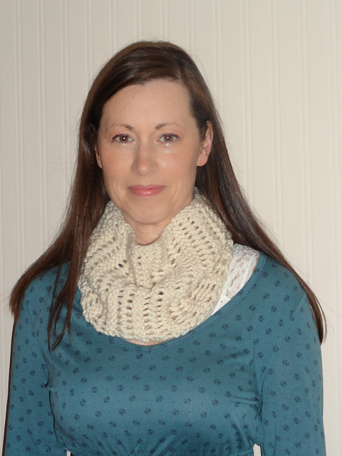 Ravelry: Gorgeous Cowl pattern by Alison Craven