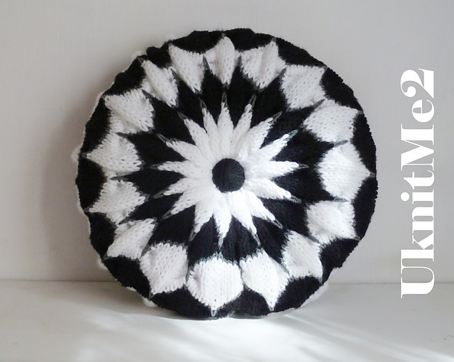 Ravelry: Pillow Pinwheel Round Cushion pattern by U Knit Me 2