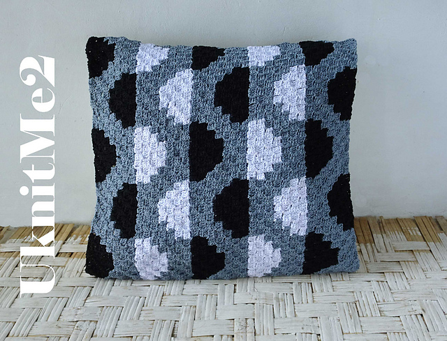 Ravelry: c2c Molecules Pillow pattern by U Knit Me 2