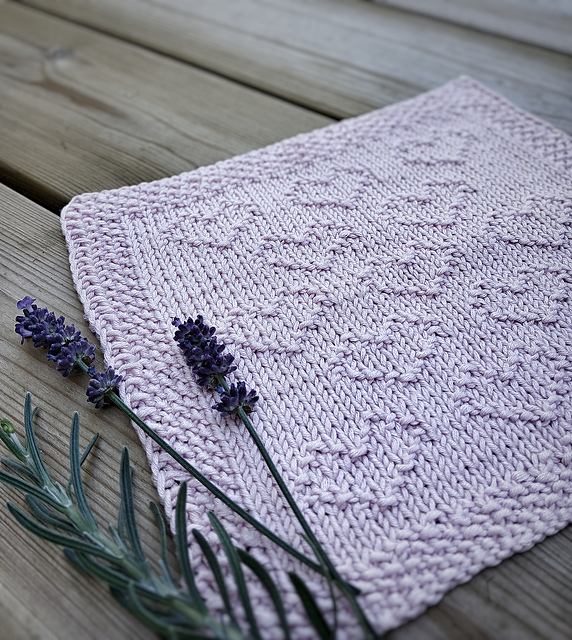 Ravelry: Tiny Heart Cloth pattern by YourKnittingroom
