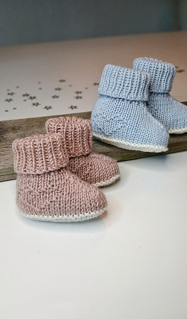 Ravelry: Tiny Heart Baby Booties pattern by YourKnittingroom