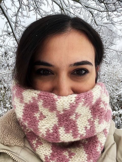 Ravelry: Rug Star Cowl pattern by Dzejna Tojaga