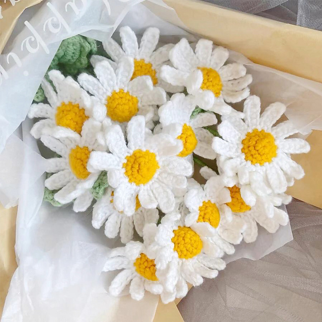 Ravelry: Ruffled Daisy Flower pattern by Yui Sun