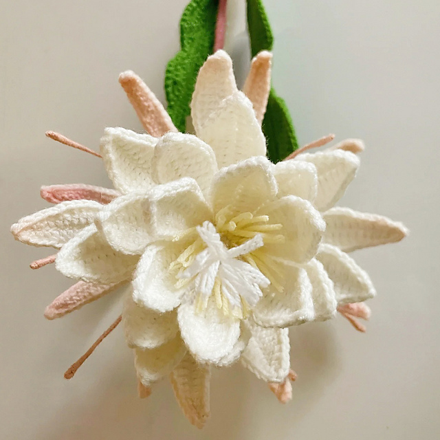 Ravelry: Epiphyllum Flower pattern by Yui Sun