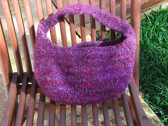 Ravelry: The Amelia Bag pattern by Zan Gussey