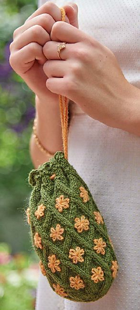 Ravelry: Flower and Vine Reticule pattern by Sarah Gomez