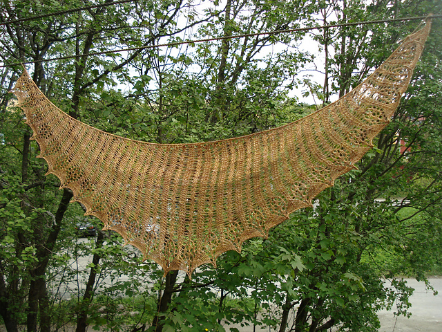 Ravelry: Aurum pattern by Amanda Bjoerge