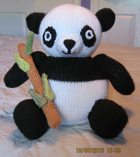 Ravelry: Giant Panda pattern by Sarah Keen