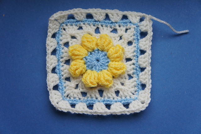 Ravelry: Popcorn Flower Square pattern by Anna Beckett