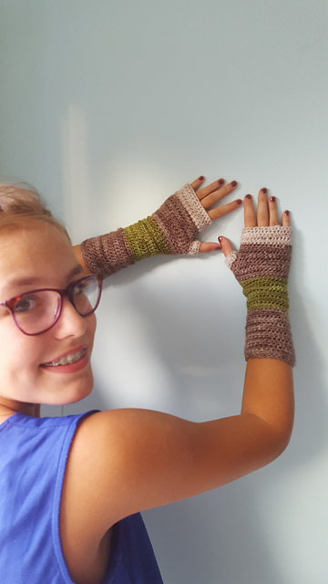 Ravelry: Pumpkin Spice mittens pattern by ACCROchet