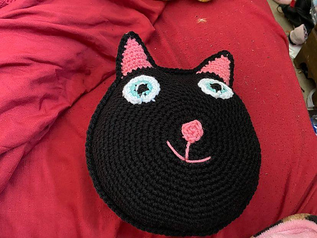 Ravelry: black cat pillow pattern by ashley mohan