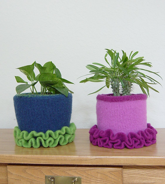 Ravelry: Felted Flowerpot Cozy pattern by Linda Taylor