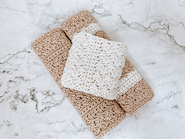 Ravelry: Pamper Me Washcloth pattern by Angela Gott