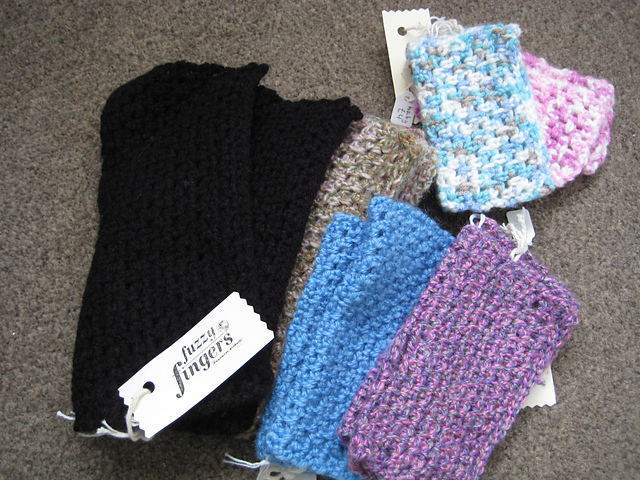 Ravelry: Cosy Hand Huggers pattern by Fuzzy Fingers