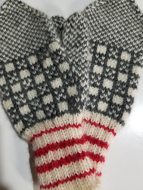 Ravelry: Chicken feet trigger mitts pattern by Christine LeGrow ...