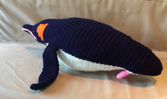 Ravelry: huge huge King Penguin Pillow pattern by AKAHOSHI Tomoka