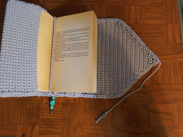 Ravelry: Adjustable Book Cover pattern by Anja Meriele