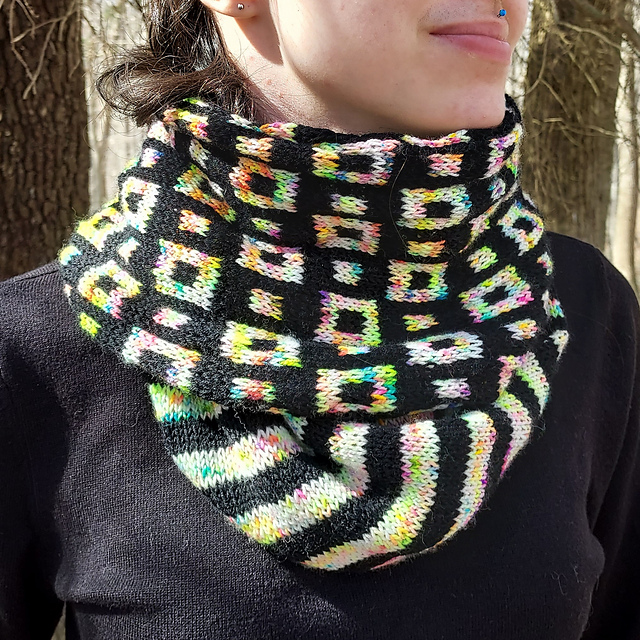 Ravelry: Hologram Cowl pattern by Amanda Newlin of Bean Blossom Fibers