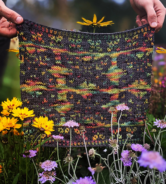Ravelry: Flutterby Cowl pattern by Alexandria Wenninger
